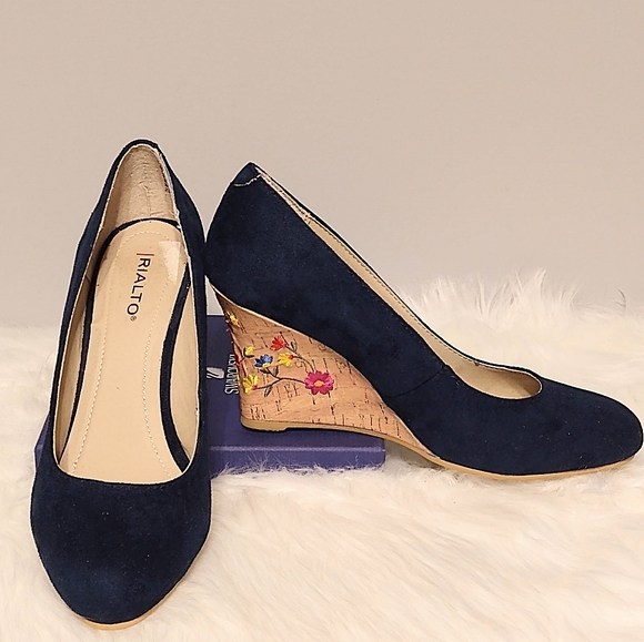 Rialto | Shoes | Rialto Calypso Wedge Flora Pump | Poshmark